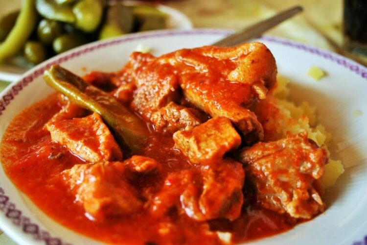 Pork Nail Stew (koromporkolt) - Creative Kitchen