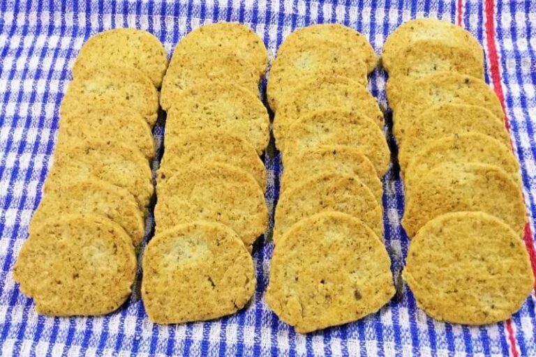 Blue Cheese Walnut Crackers - Creative Kitchen